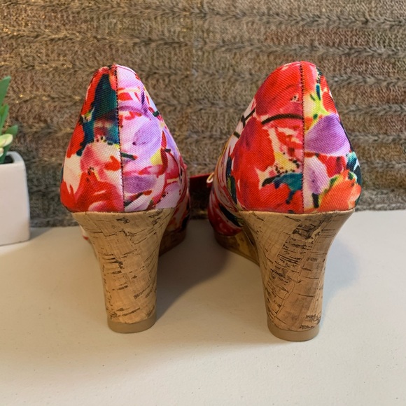 dexflex comfort | Shoes | Dexflex Comfort Cate Now Floral Canvas Wedges ...